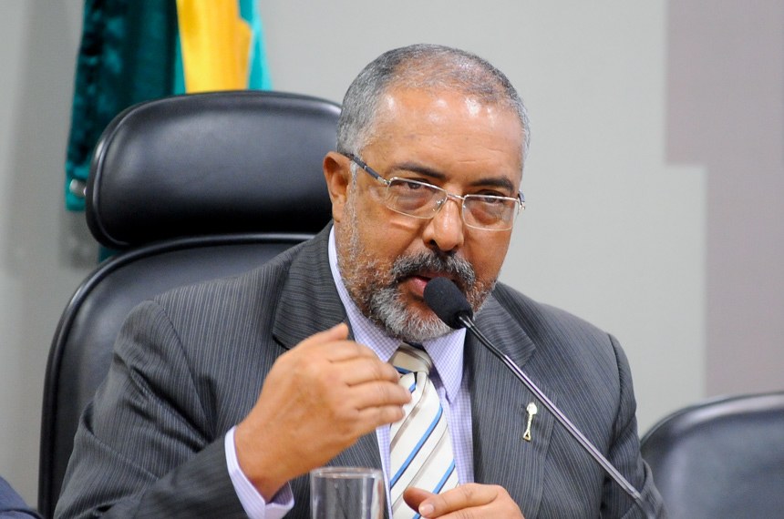 Paim apresenta projeto que revoga Lei da Reforma Trabalhista