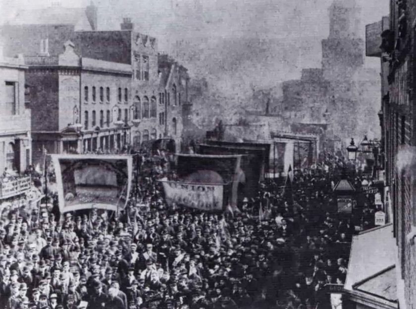 14 de agosto de 1889: tem início a greve nas docas em Londres, decisiva ...